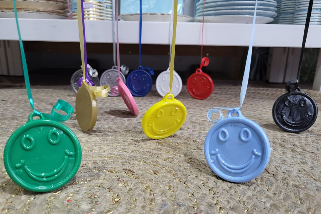 Plastčni smajli tegići - Svet Balona